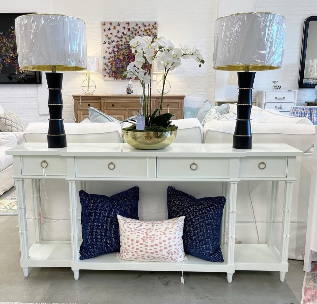 New | Farringdon Large Console lacquered in baby spinach green – Poppy's of Macon